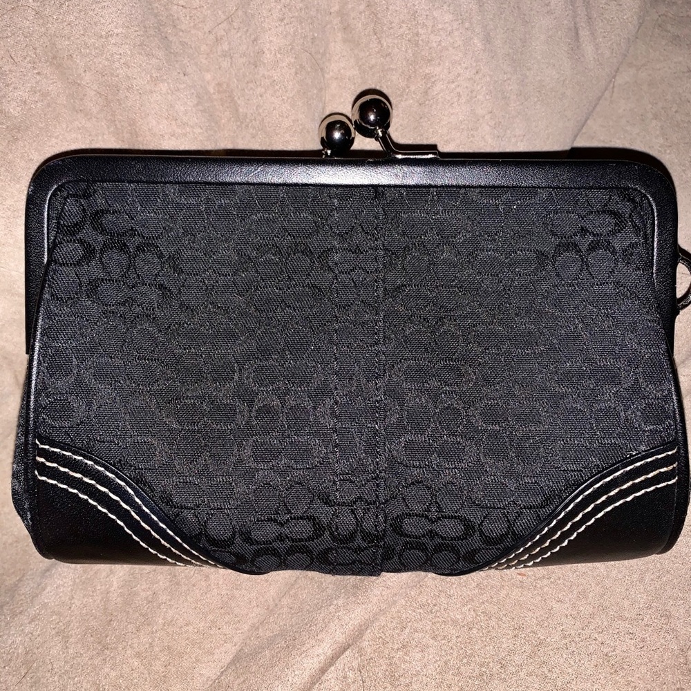 Coach Clutch In Signature Black Canvas - Gem